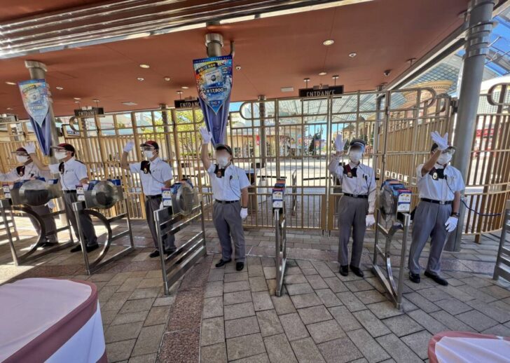 【TDRとUSJ比較】比べるとこんなに違うディズニーとユニバ。どっちが好み？《サービス編》 | TDRハック