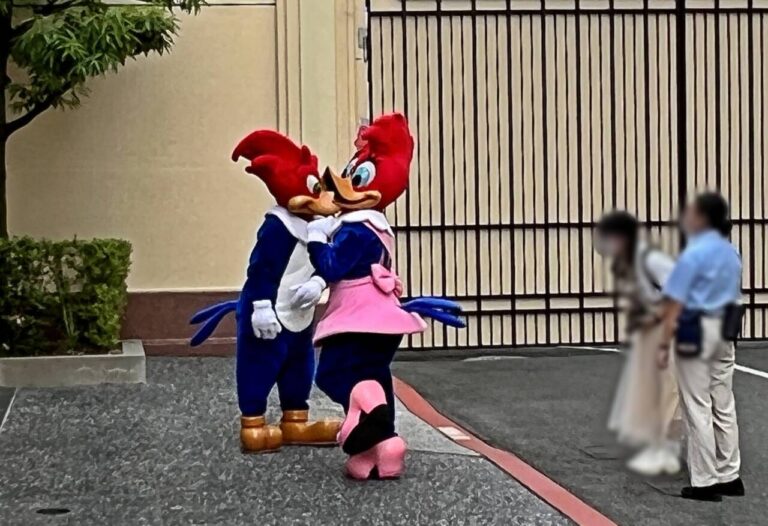 【TDRとUSJ比較】比べるとこんなに違うディズニーとユニバ。どっちが好み？《サービス編》 | TDRハック